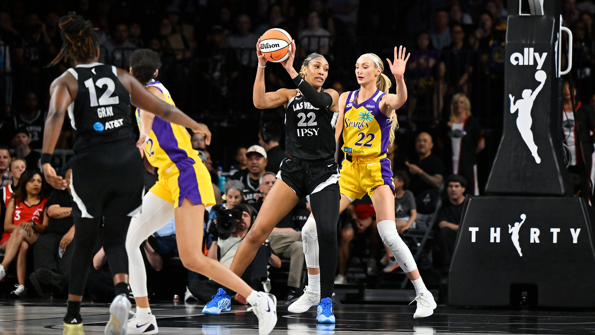 WNBA_WNBA常规赛：洛杉矶火花101-95拉斯维加斯王牌_WNBA常规赛：洛杉矶火花101-95拉斯维加斯王牌_普拉姆突进篮下尝试未果布 ...